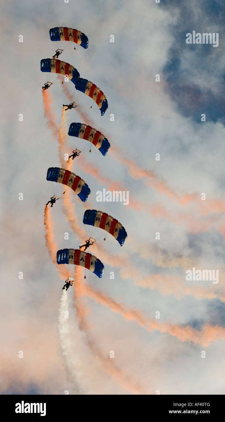 Billowing parachutes hi-res stock photography and images - Alamy