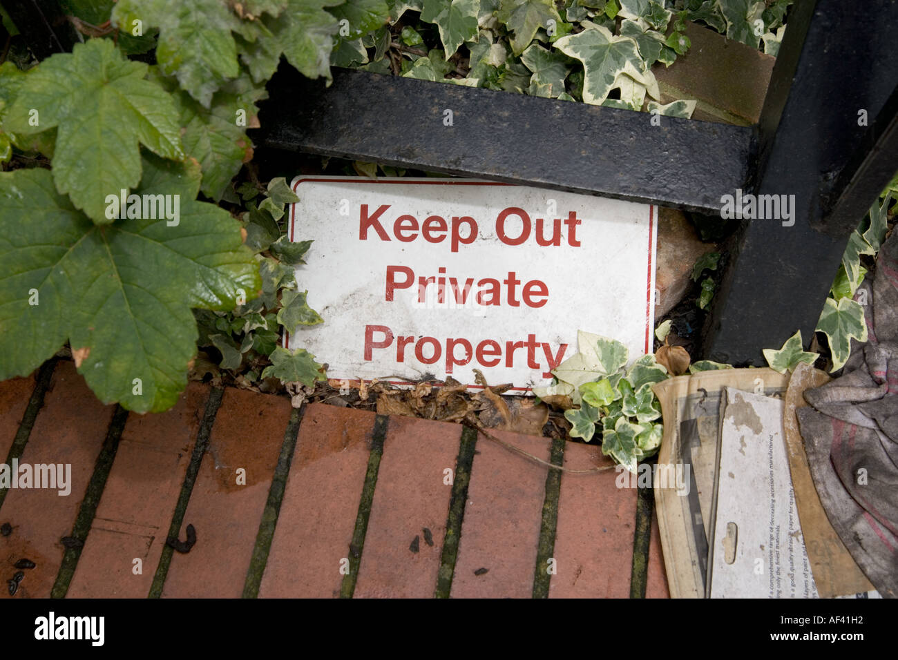 Keep out private property sign Stock Photo - Alamy