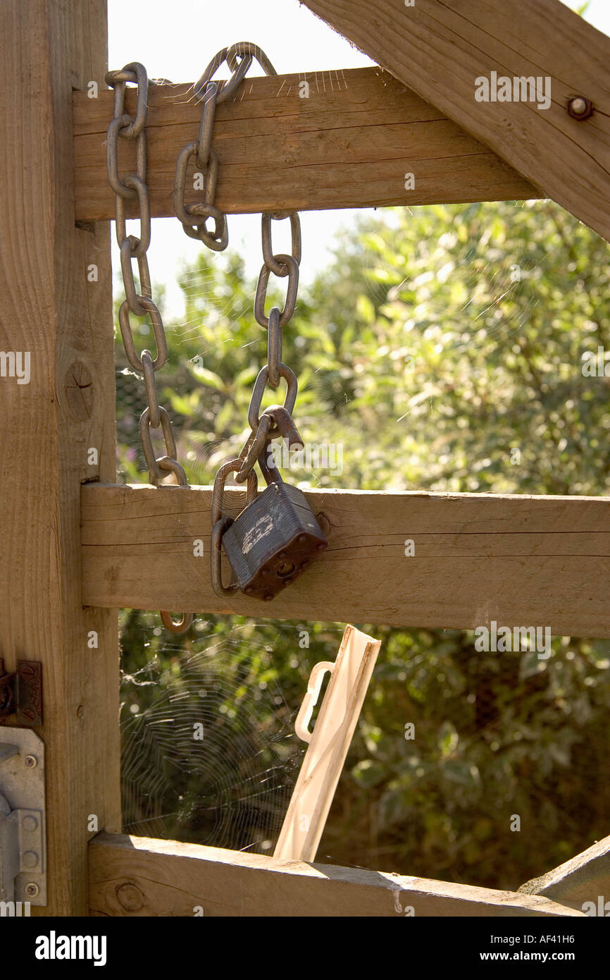 Padlock on fence Stock Photo - Alamy