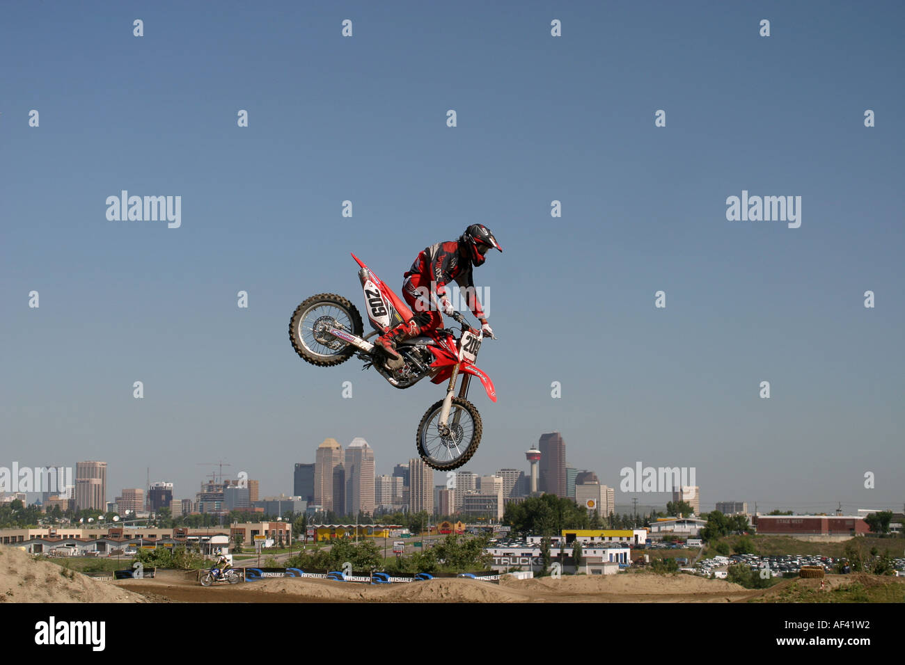 MOTOCROSS - CROSSCOUNTRY AND FREESTYLE JUMPING Stock Photo - Alamy