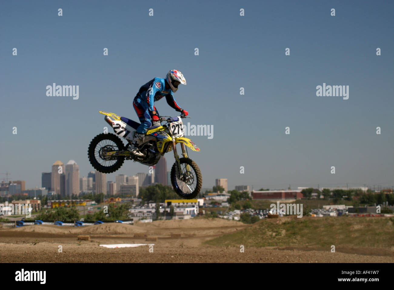 Motorcycle jumping train hi-res stock photography and images - Alamy