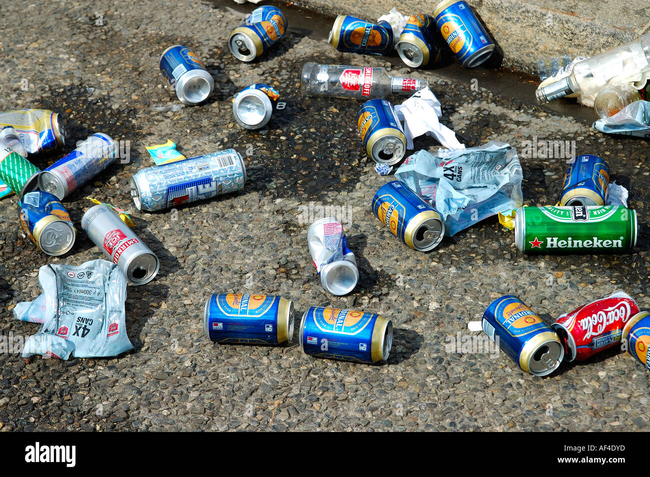 Empty cans garbage Stock Photo - Alamy