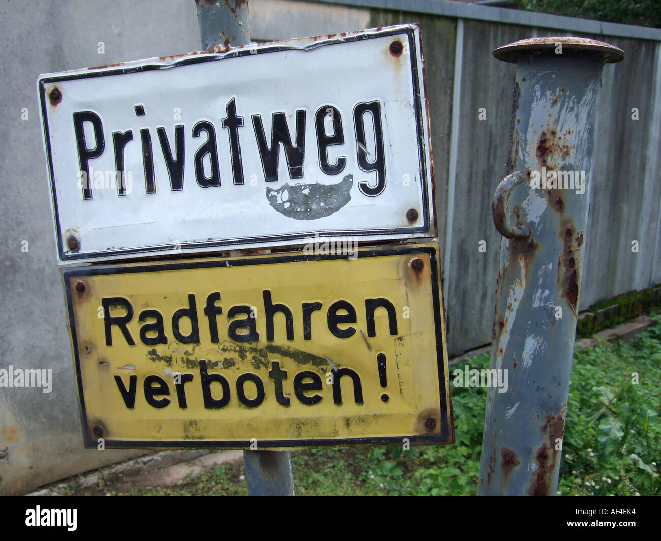 Crooked road signs hi-res stock photography and images - Alamy