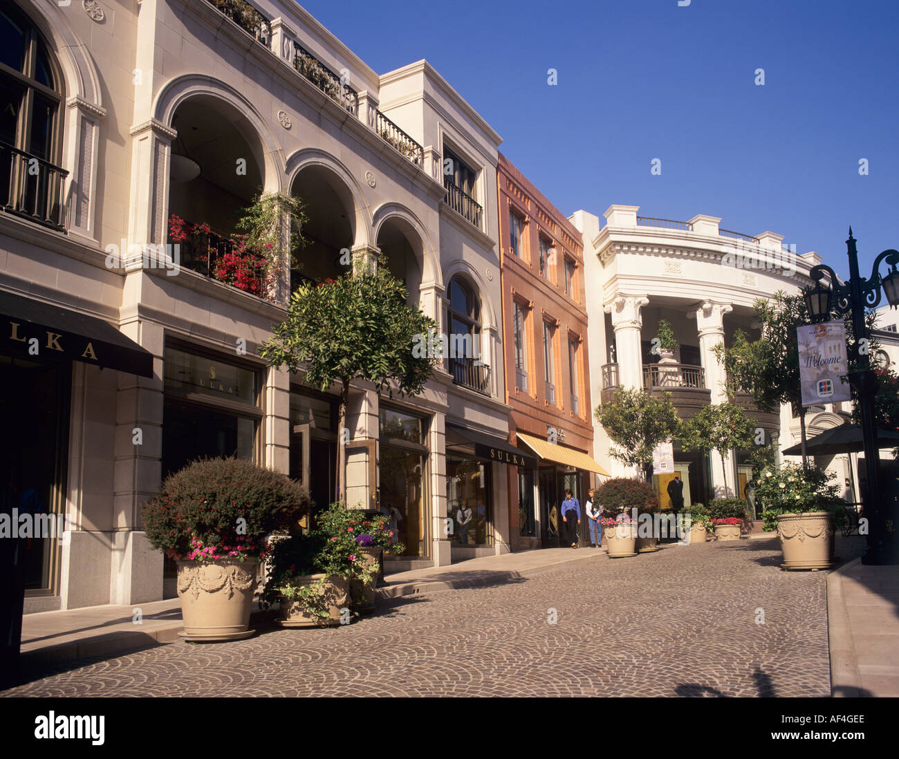 Beverly hills shopping mall hi-res stock photography and images - Alamy