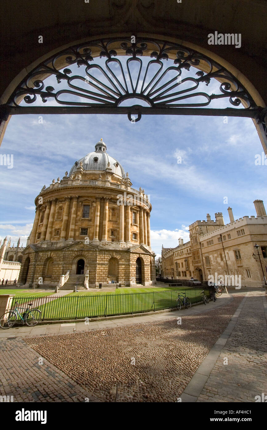 Radcliffe Camera Oxford from Bodleian Gate 1 Stock Photo - Alamy
