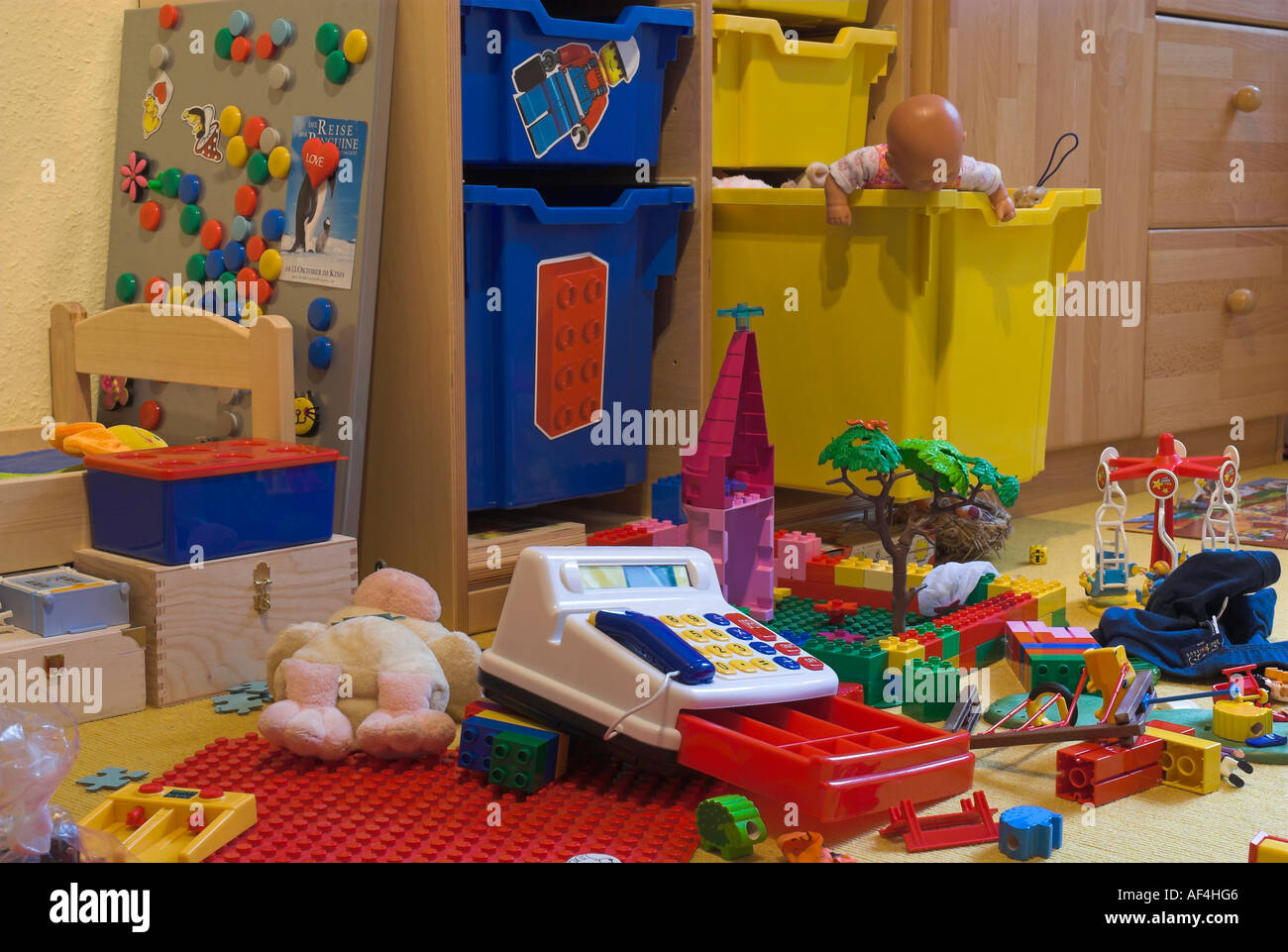 Messy block of flats hi-res stock photography and images - Alamy