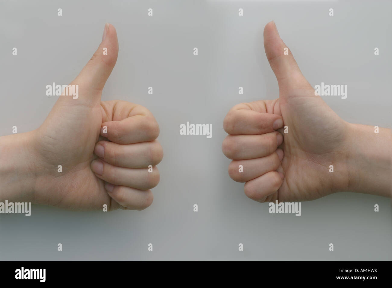 Approval signals hi-res stock photography and images - Alamy