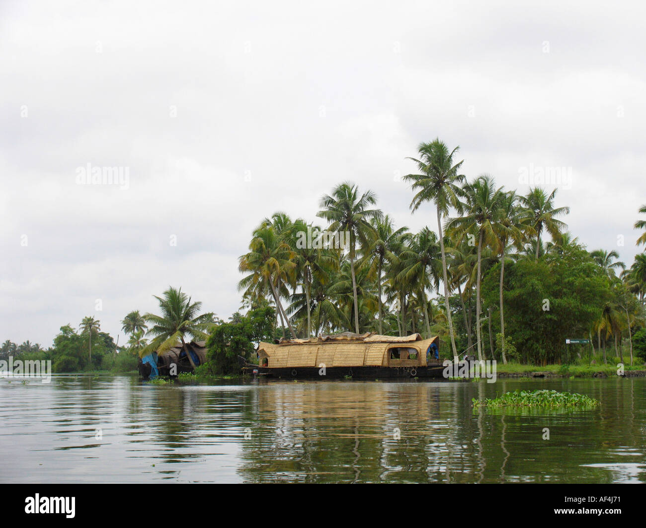Houseboat in backwaters in Kerala Stock Photo - Alamy