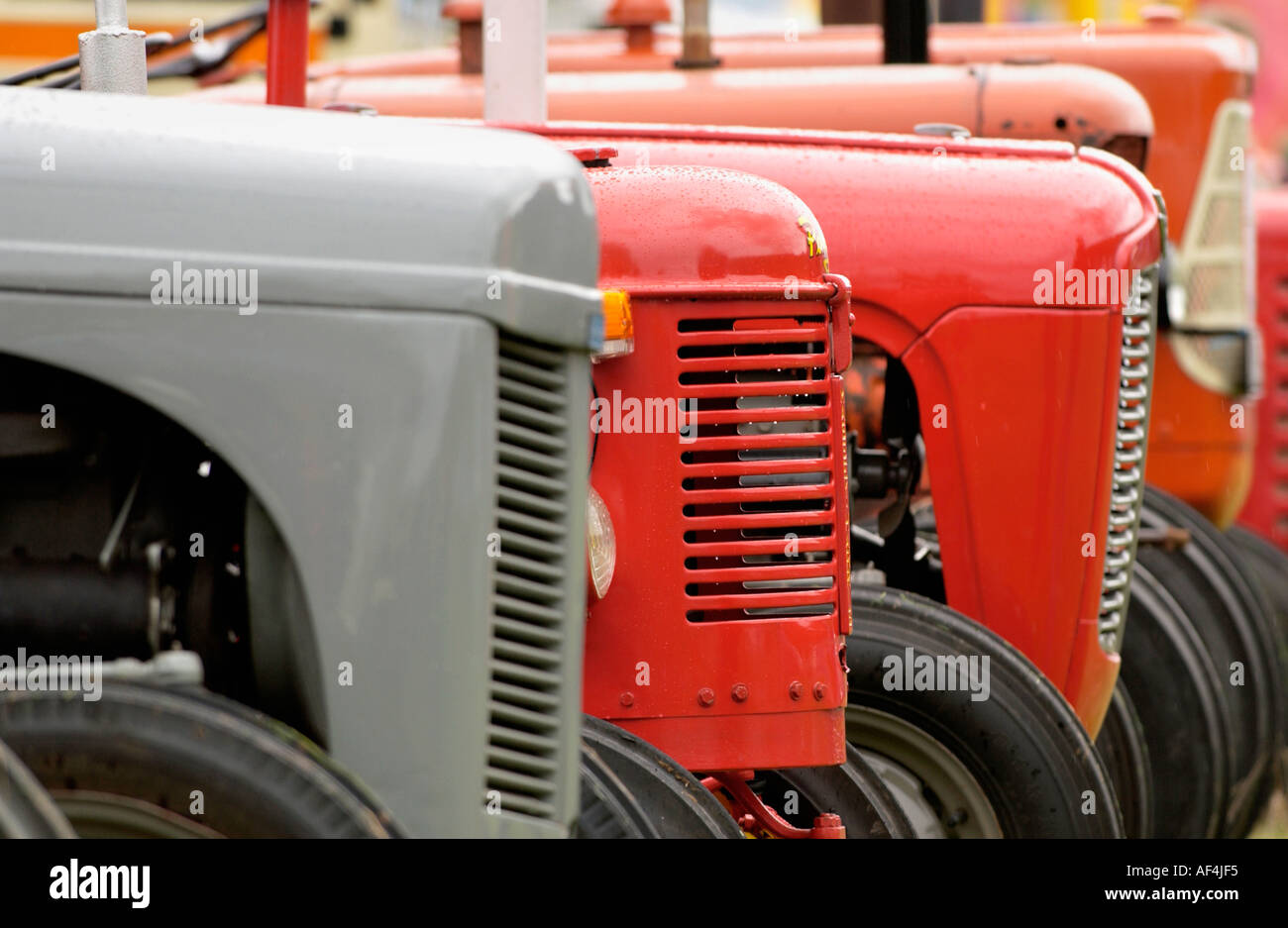 Vintage farming tractors hi-res stock photography and images - Alamy