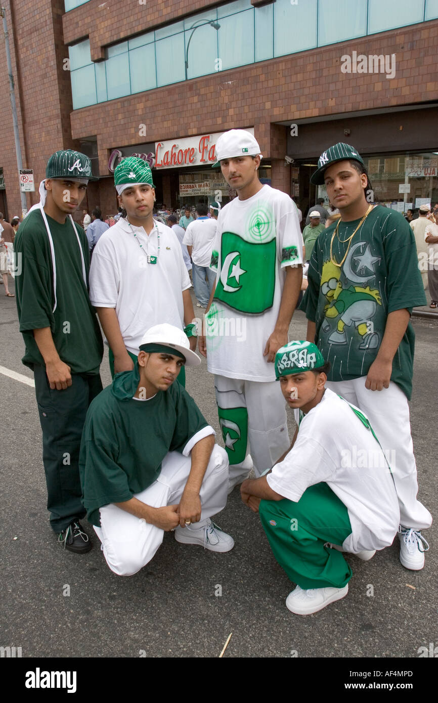 Teen teenage teenager pakistani hi-res stock photography and images - Alamy