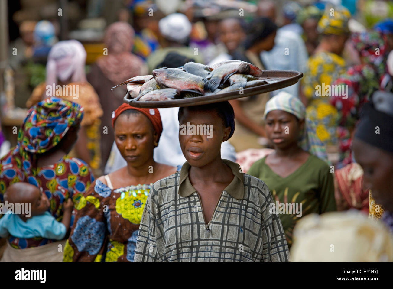 Lagos fish market hi-res stock photography and images - Alamy