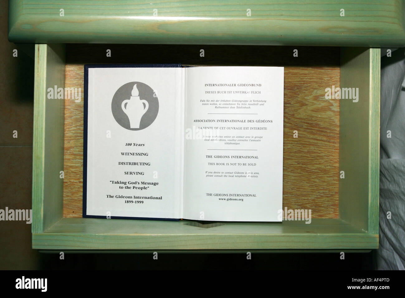 Gideon bible hi-res stock photography and images - Alamy