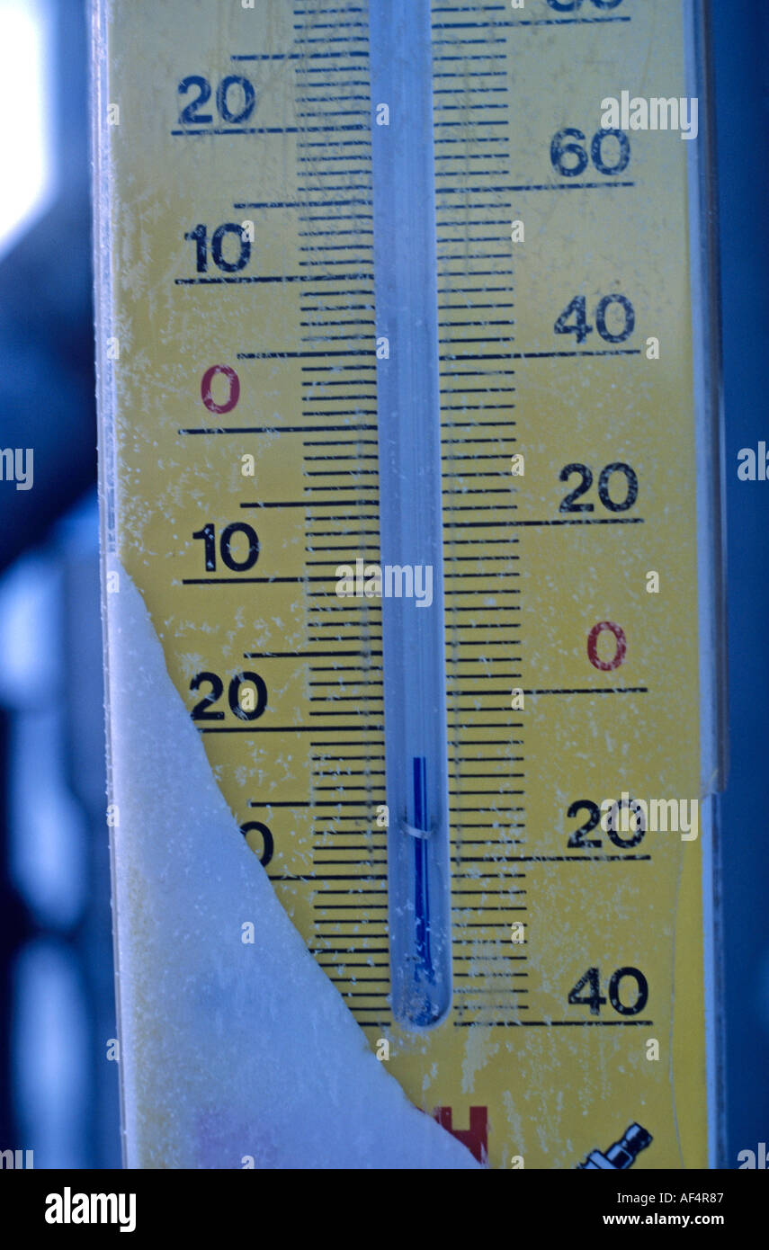 Below freezing thermometer hi-res stock photography and images - Alamy