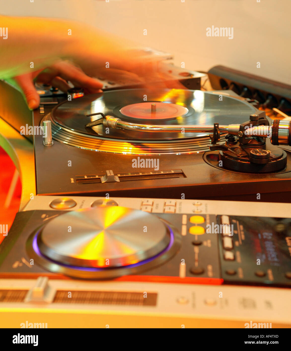 Turntable dj music 00 hi-res stock photography and images - Alamy