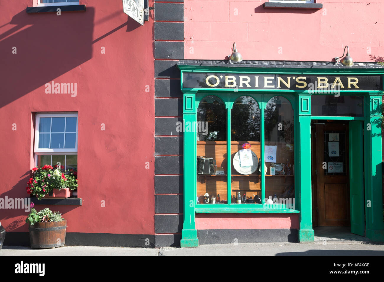 Ballyvaughan villag hi-res stock photography and images - Alamy