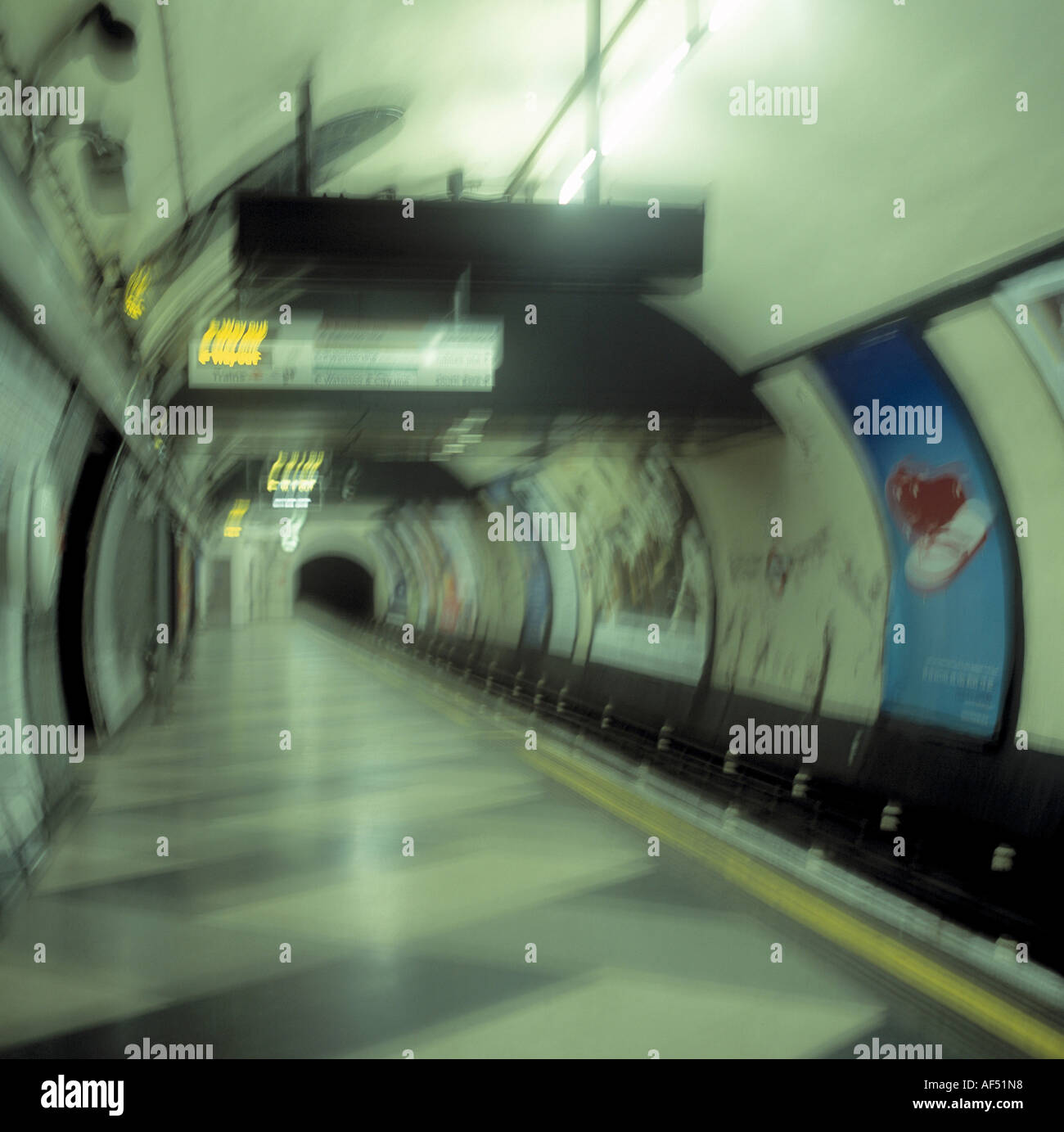 Empty subway platform Stock Photo - Alamy