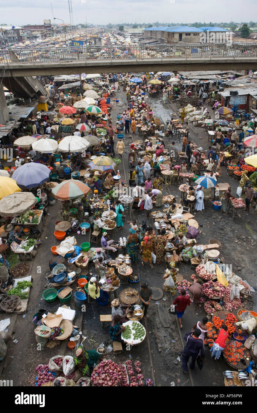 Nigeria Lagos, People at market Oshidin district Stock Photo - Alamy