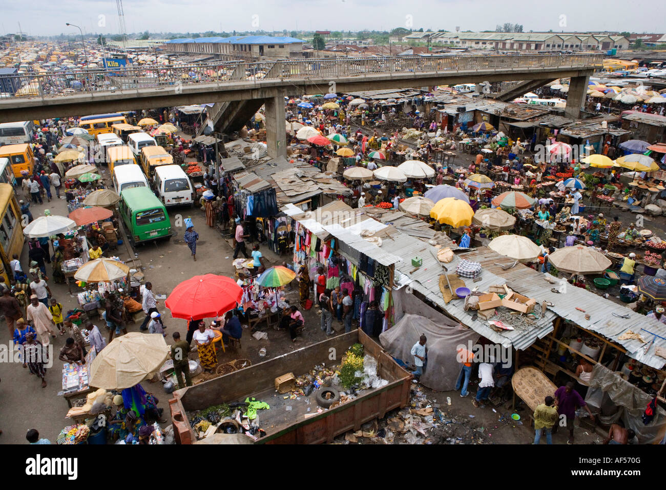 Nigeria Lagos People at market in Oshidin district Stock Photo - Alamy