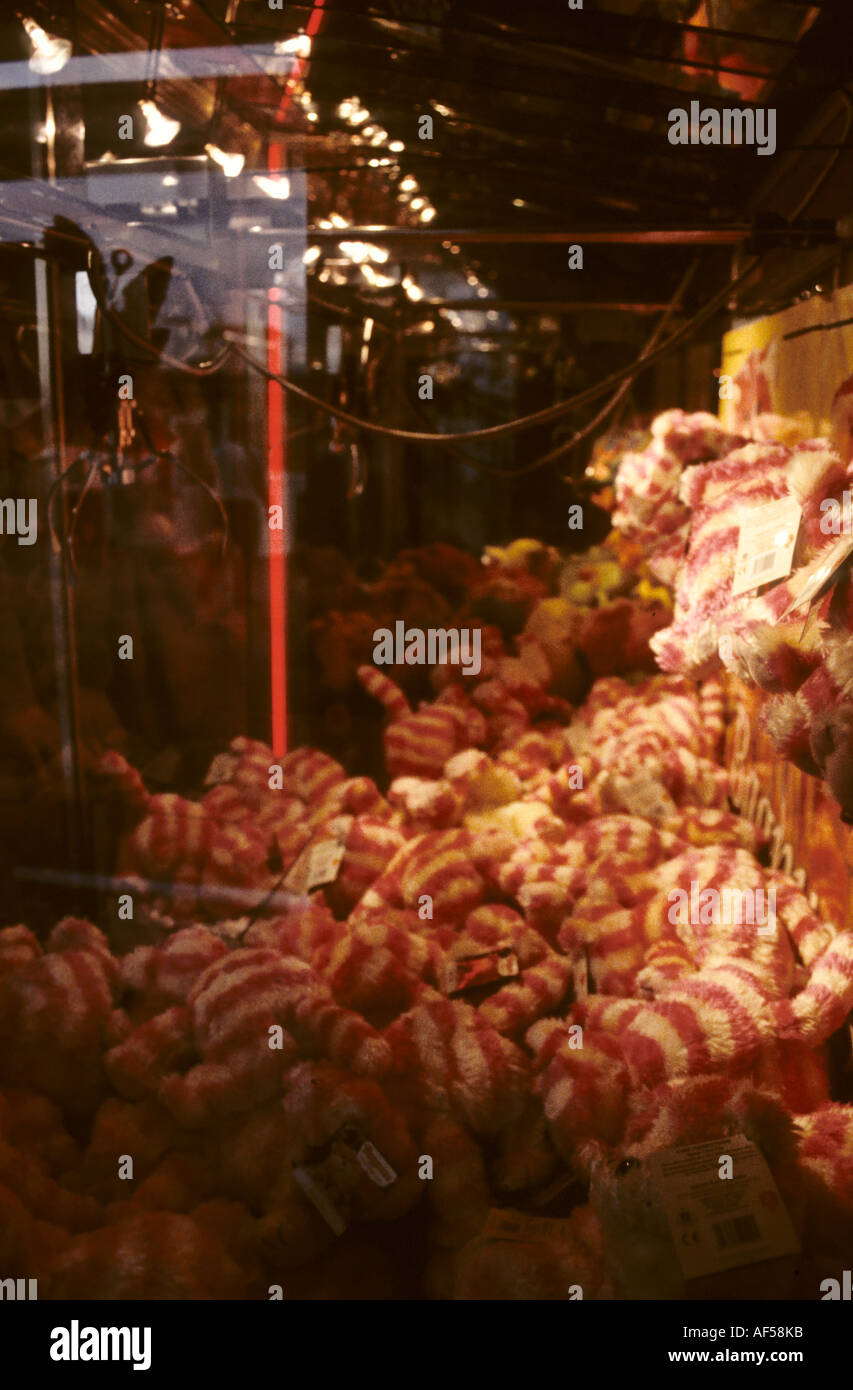 Brighton pier games hi-res stock photography and images - Alamy