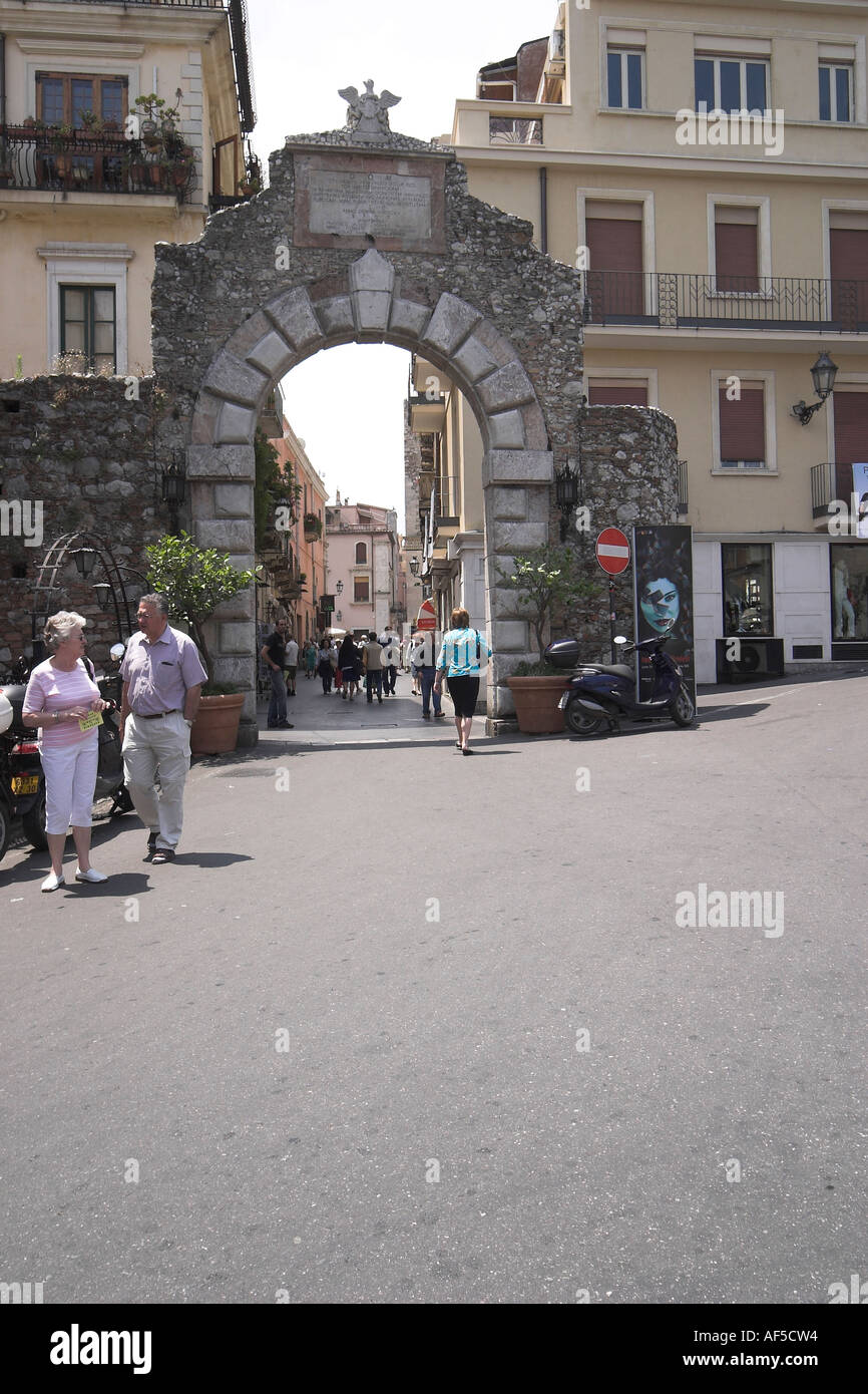 Messina gateway hi-res stock photography and images - Alamy