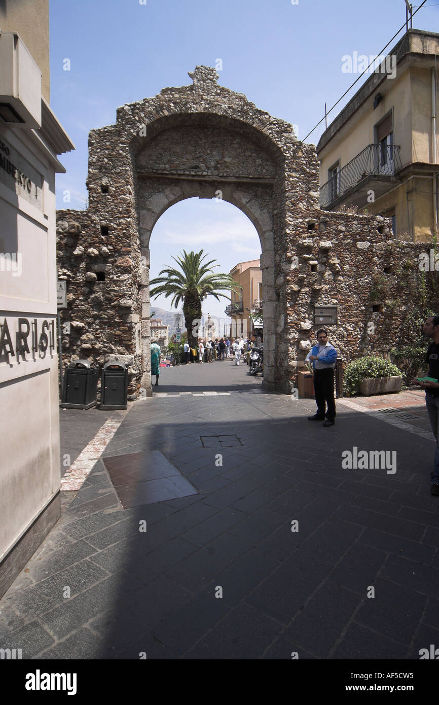 Messina gateway hi-res stock photography and images - Alamy