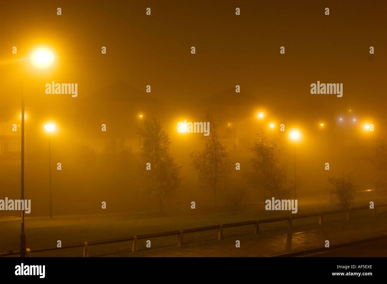 Foggy street lights hi-res stock photography and images - Alamy