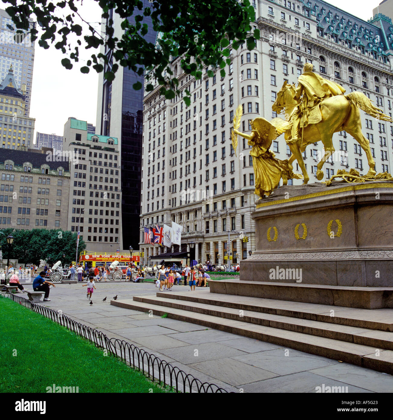 PLAZA SQUARE AND PARK PLAZA HOTEL NEW YORK Stock Photo - Alamy