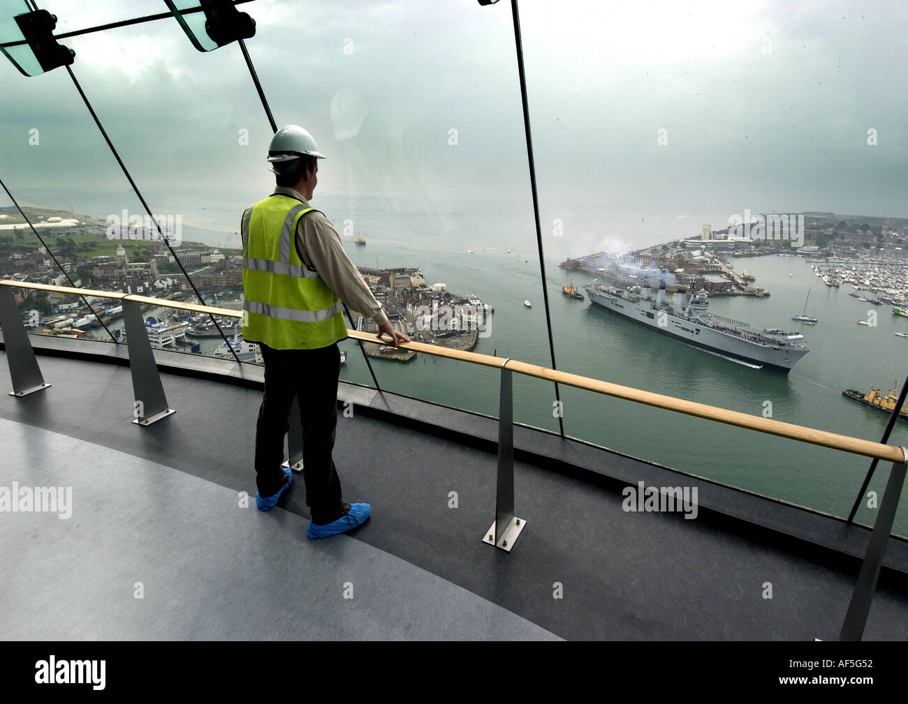 Aircraft carrier hms invincible hi-res stock photography and images - Alamy