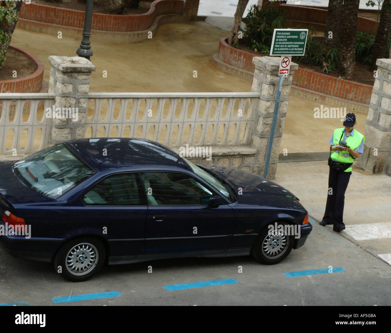 Female police officer spain hi-res stock photography and images - Alamy