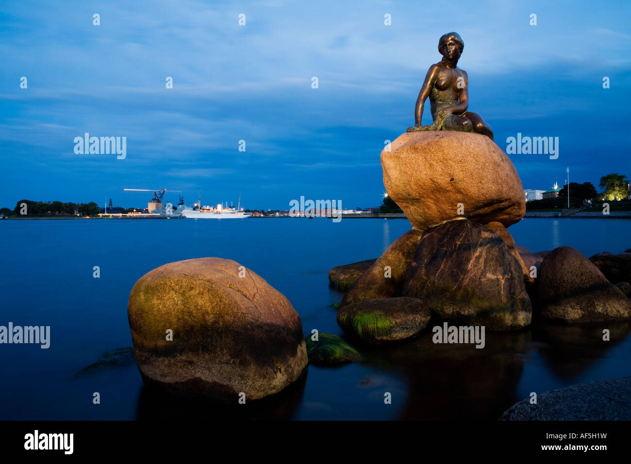 Copenhagen harbour: the little Mermaid of Hans Christian Andersen ...