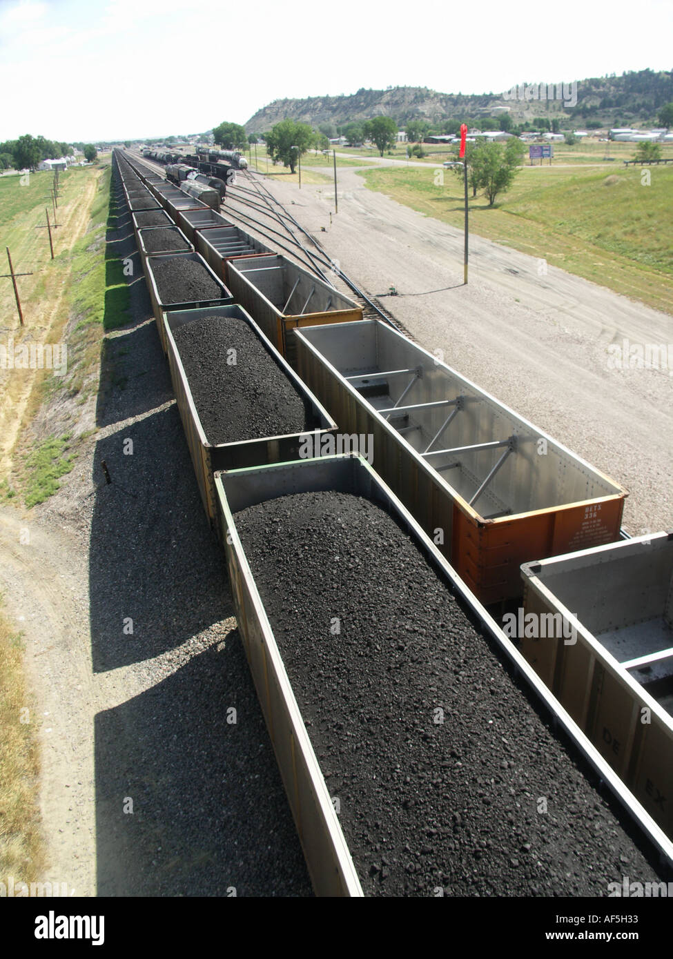 Coal hopper railroad cars hi-res stock photography and images - Alamy