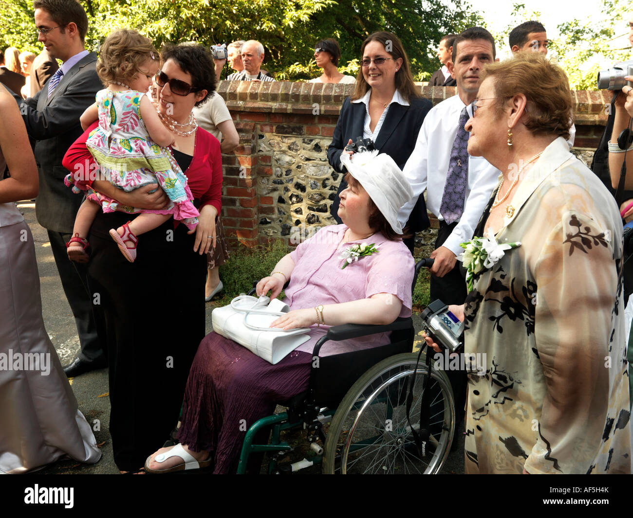 Wedding outside church hi-res stock photography and images - Alamy