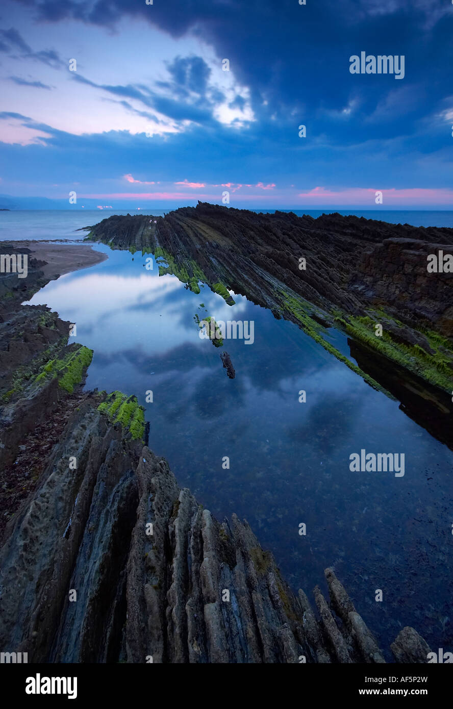 Flysch at Itzurun beach, Zumaia Basque Country Spain Flysch en la playa ...