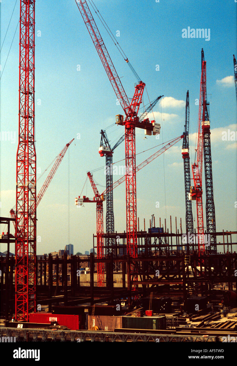 Cranes steel frames hi-res stock photography and images - Alamy