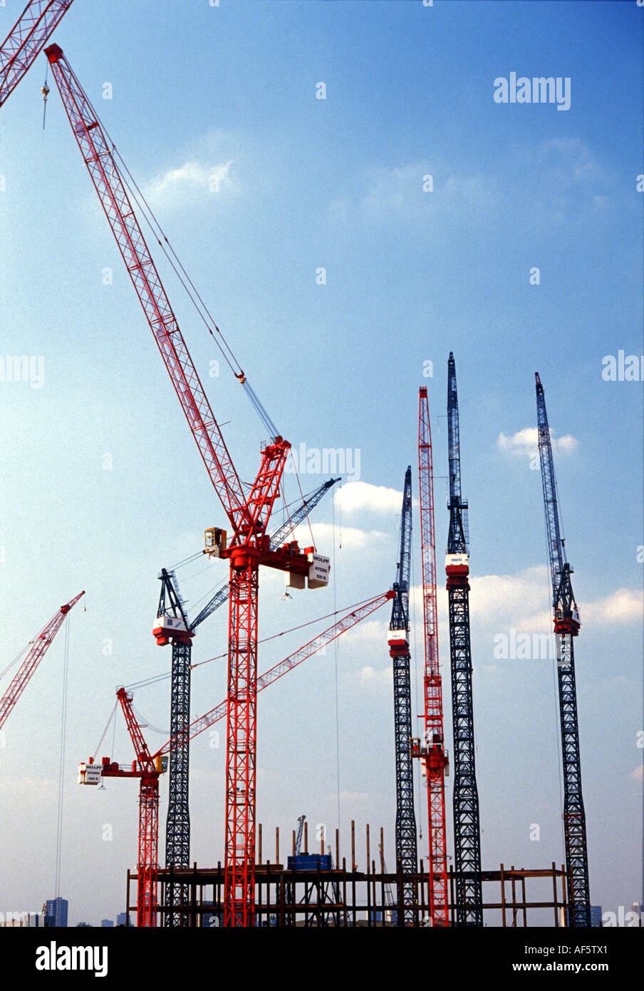 Lifting frames hi-res stock photography and images - Alamy