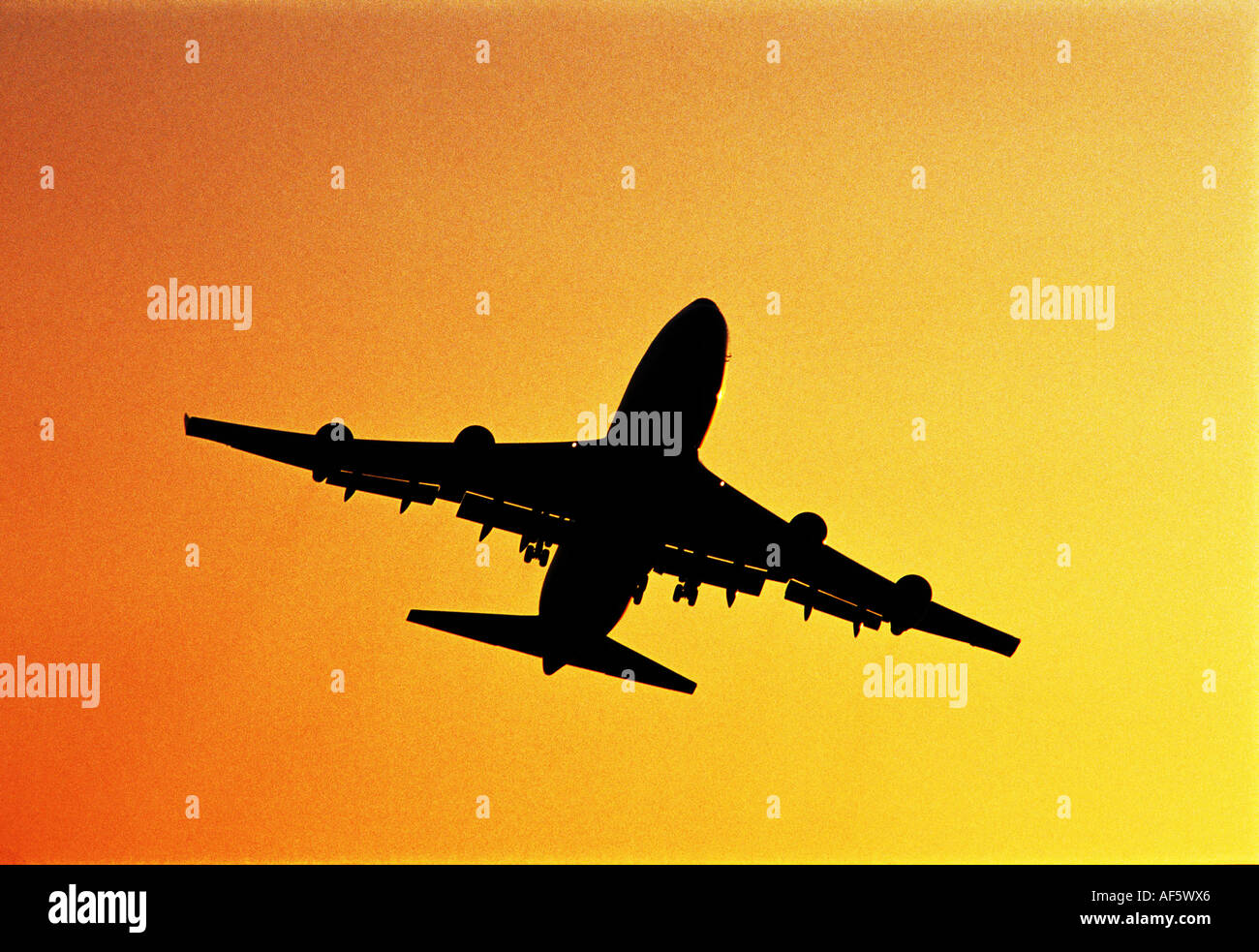 Aircraft noise horizontal hi-res stock photography and images - Alamy