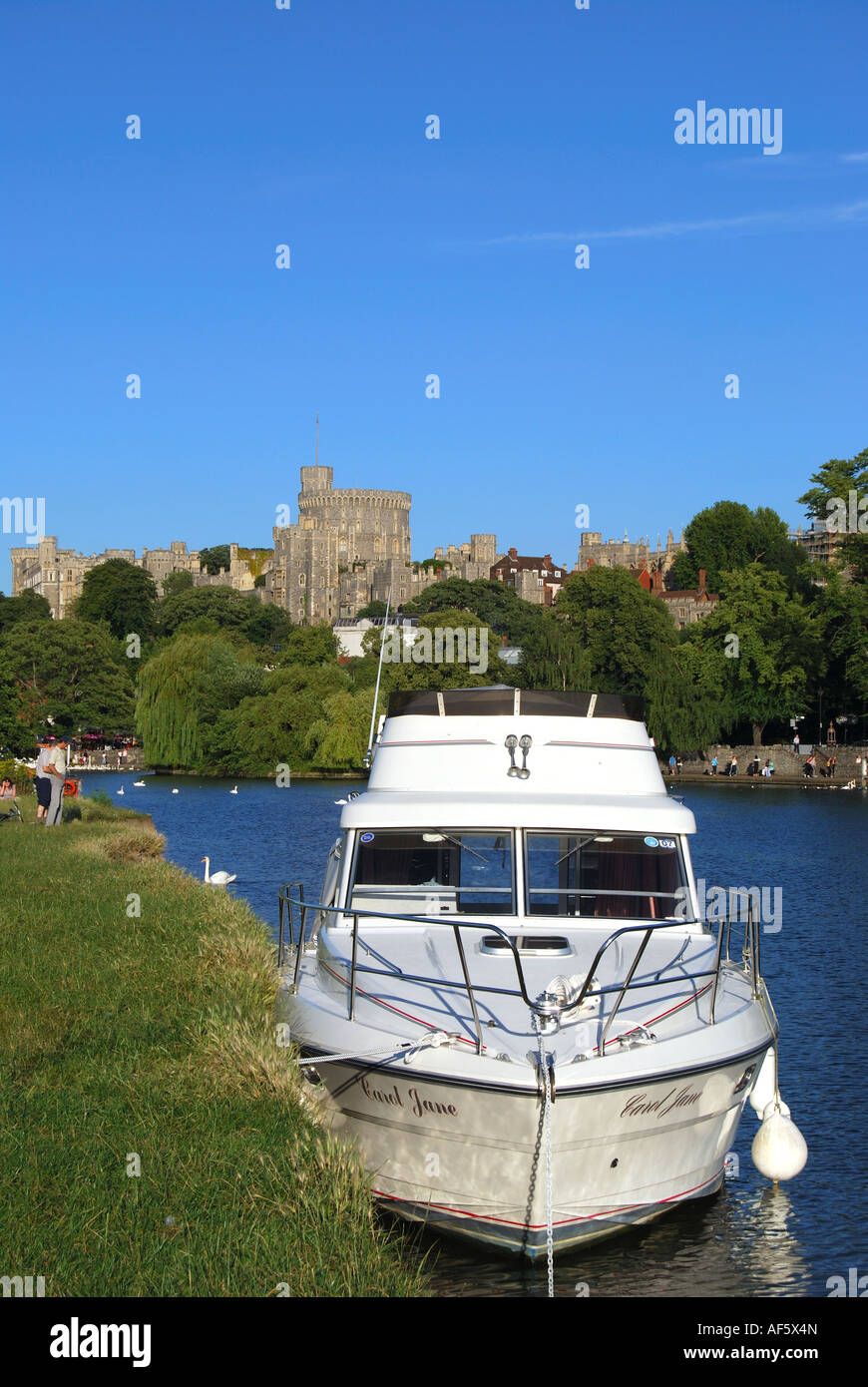 Windsor castle river thames hi-res stock photography and images - Alamy
