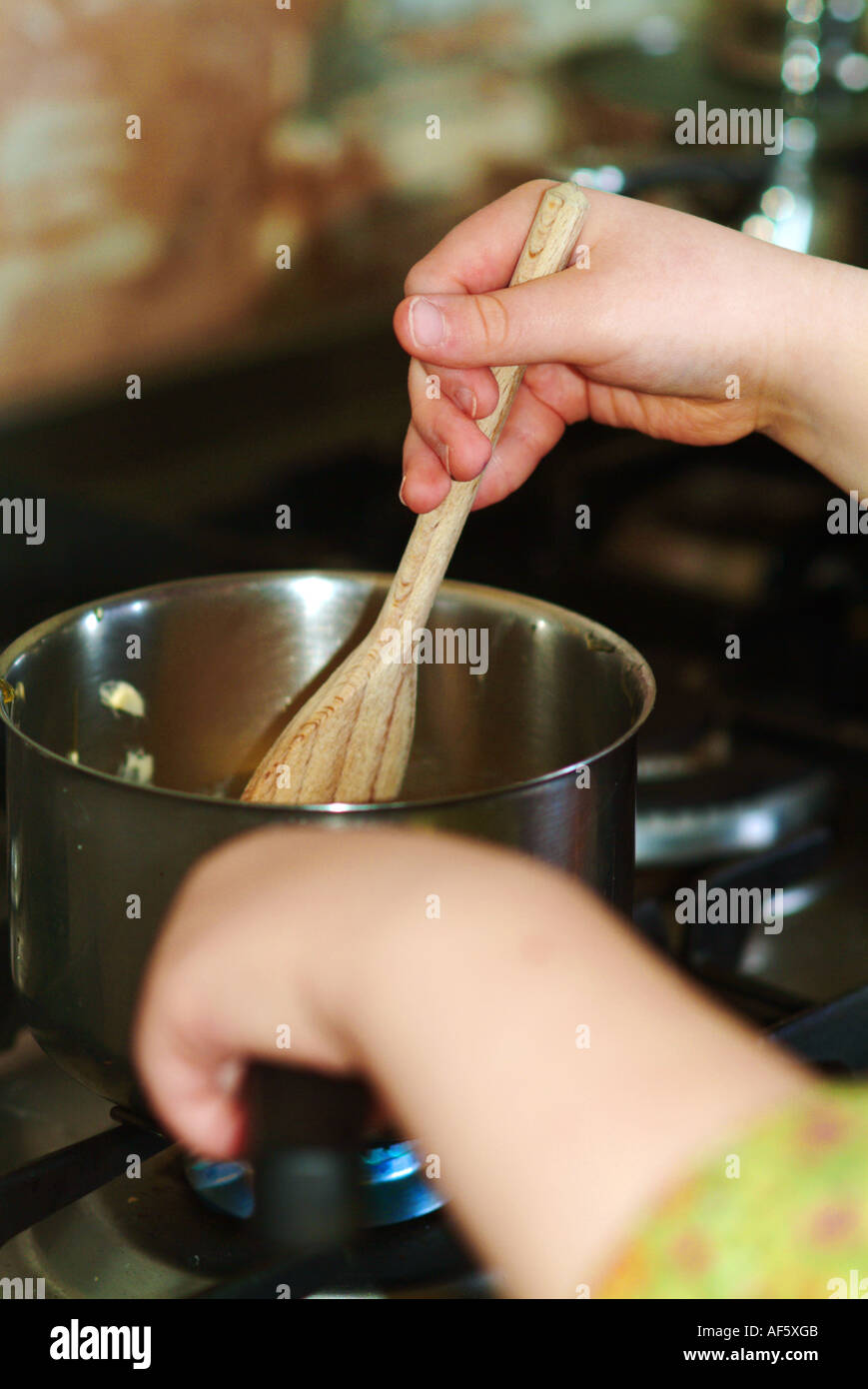 Burns hands cooking kitchen hi-res stock photography and images - Alamy