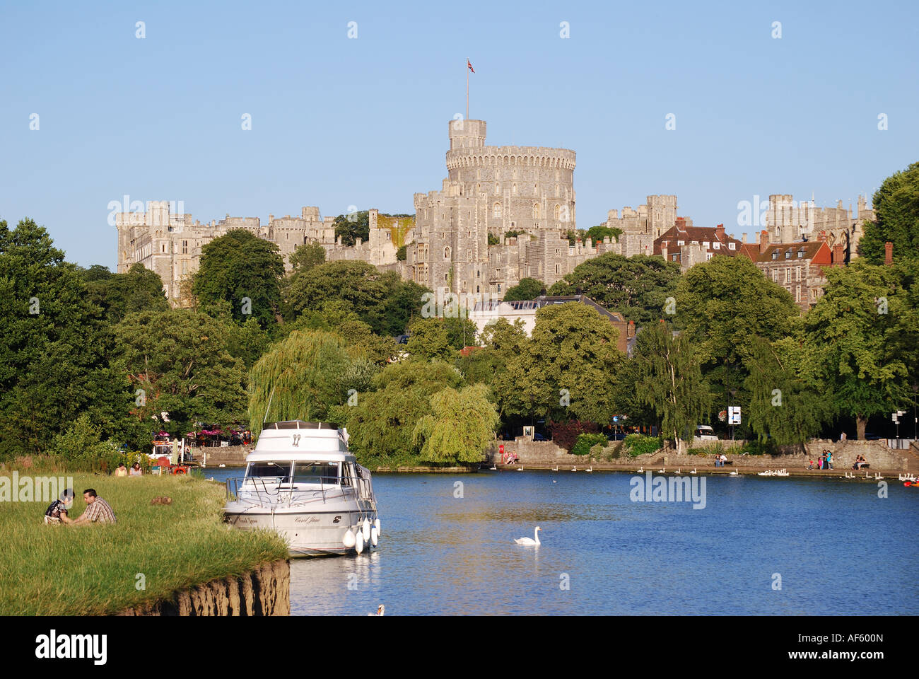 Windsor castle river hi-res stock photography and images - Alamy
