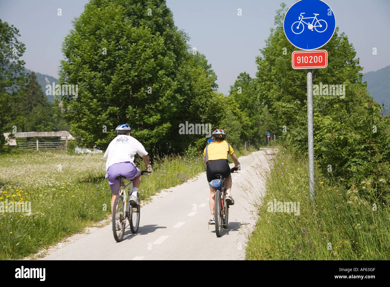 Popular walking and cycling route hi-res stock photography and images ...