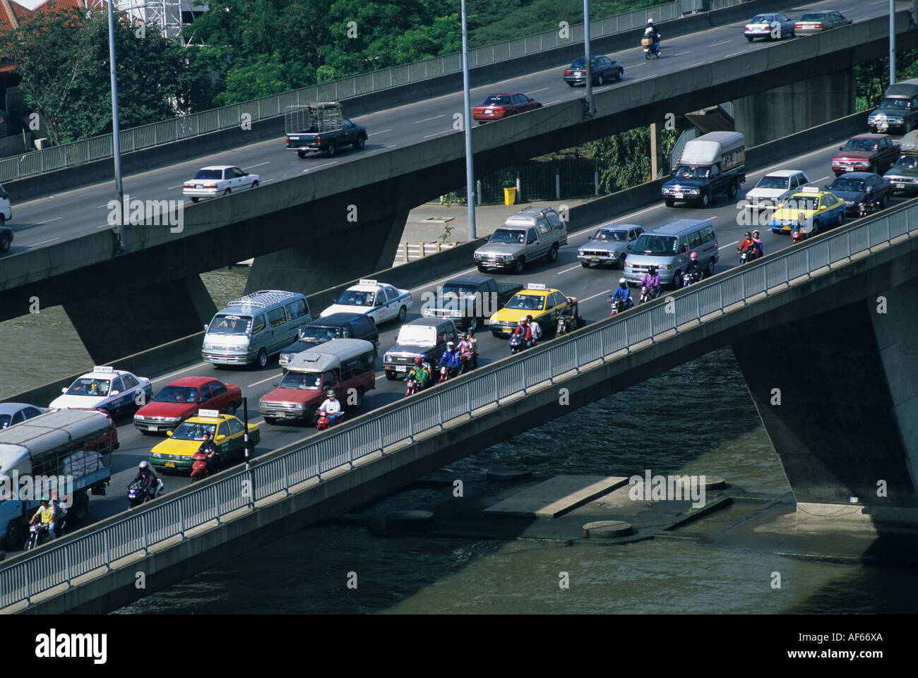 Rush hour traffic jam over the Chao Phraya River bridge in central ...