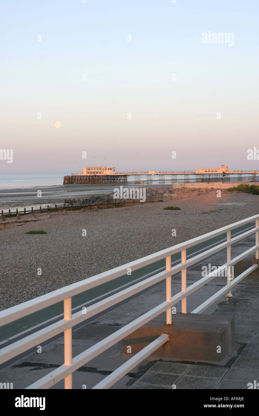 Worthing pier east sussex hi-res stock photography and images - Alamy