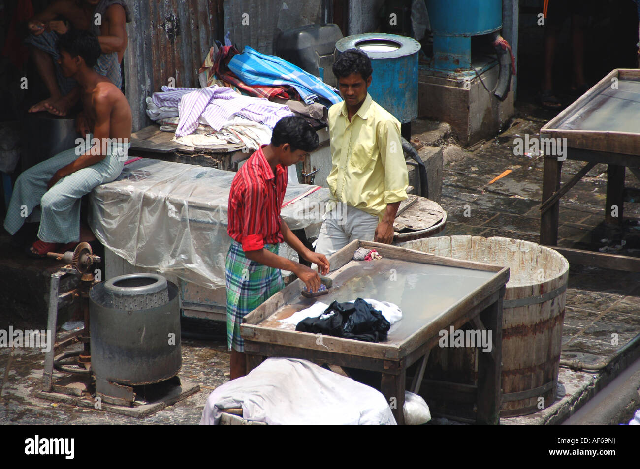 Men washing clothes at Dhobi Ghat in Mumbai, India Stock Photo - Alamy