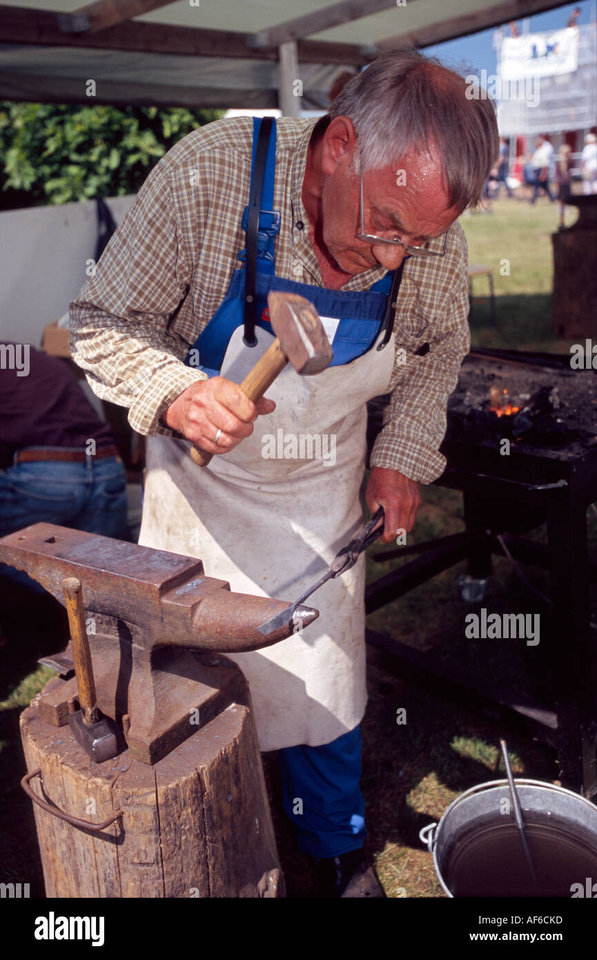 Knife blade forging hi-res stock photography and images - Alamy
