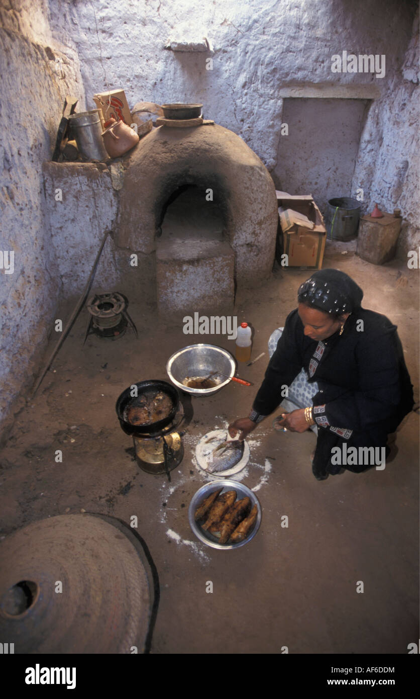 Egypt Aswan Woman of Nubian tribe cooking fish Stock Photo - Alamy