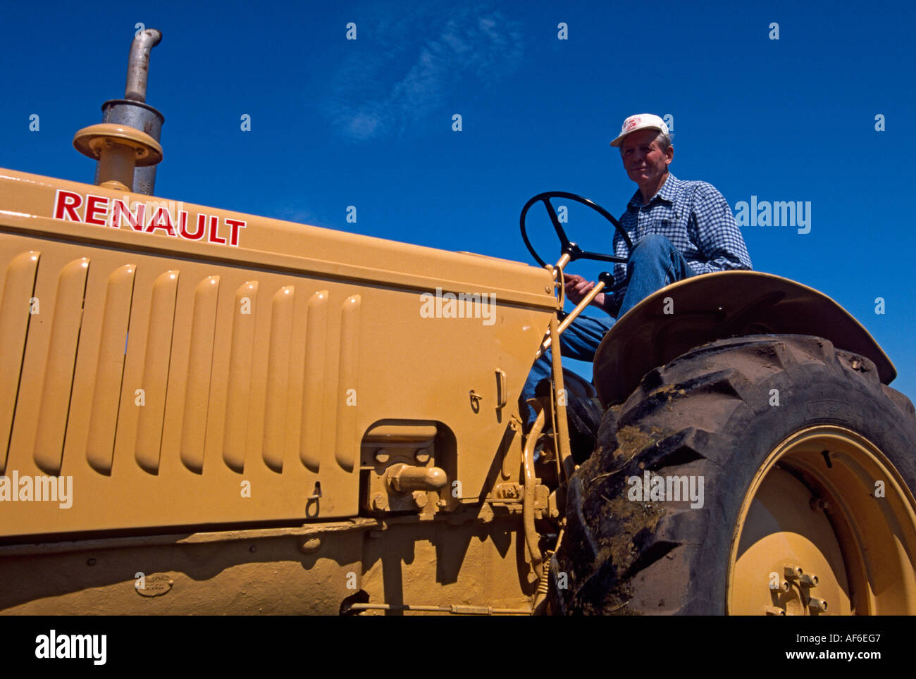 Renault tractor hi-res stock photography and images - Alamy