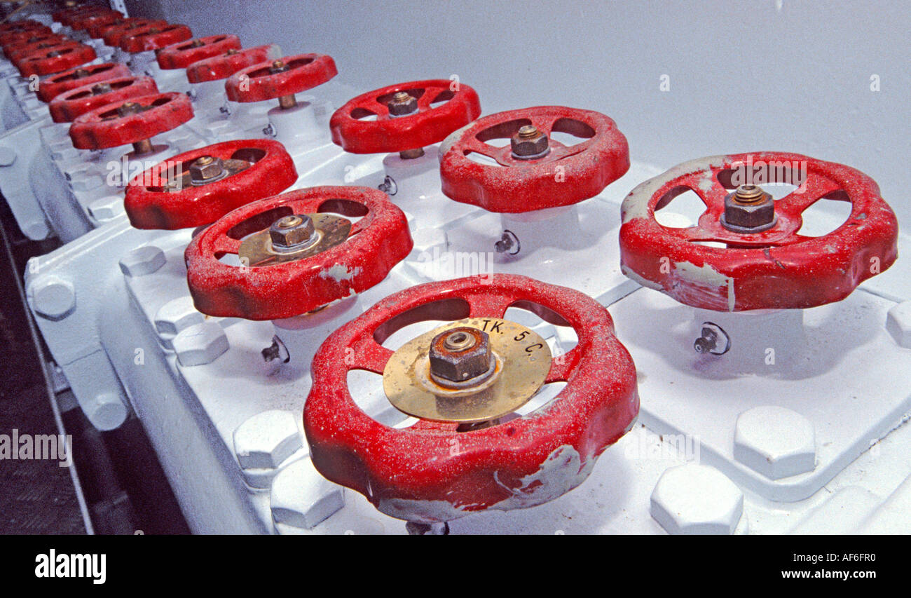 Ship valves hi-res stock photography and images - Alamy