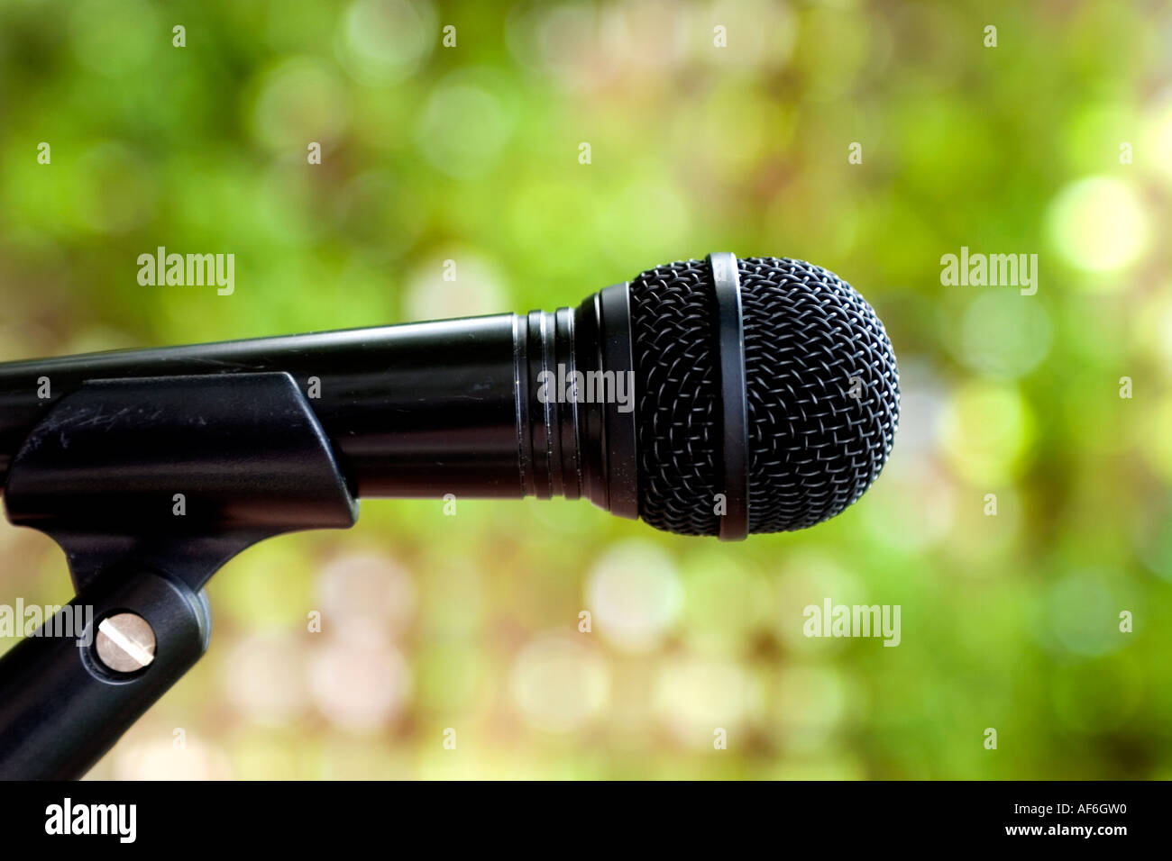 Microphone horizontal hi-res stock photography and images - Alamy
