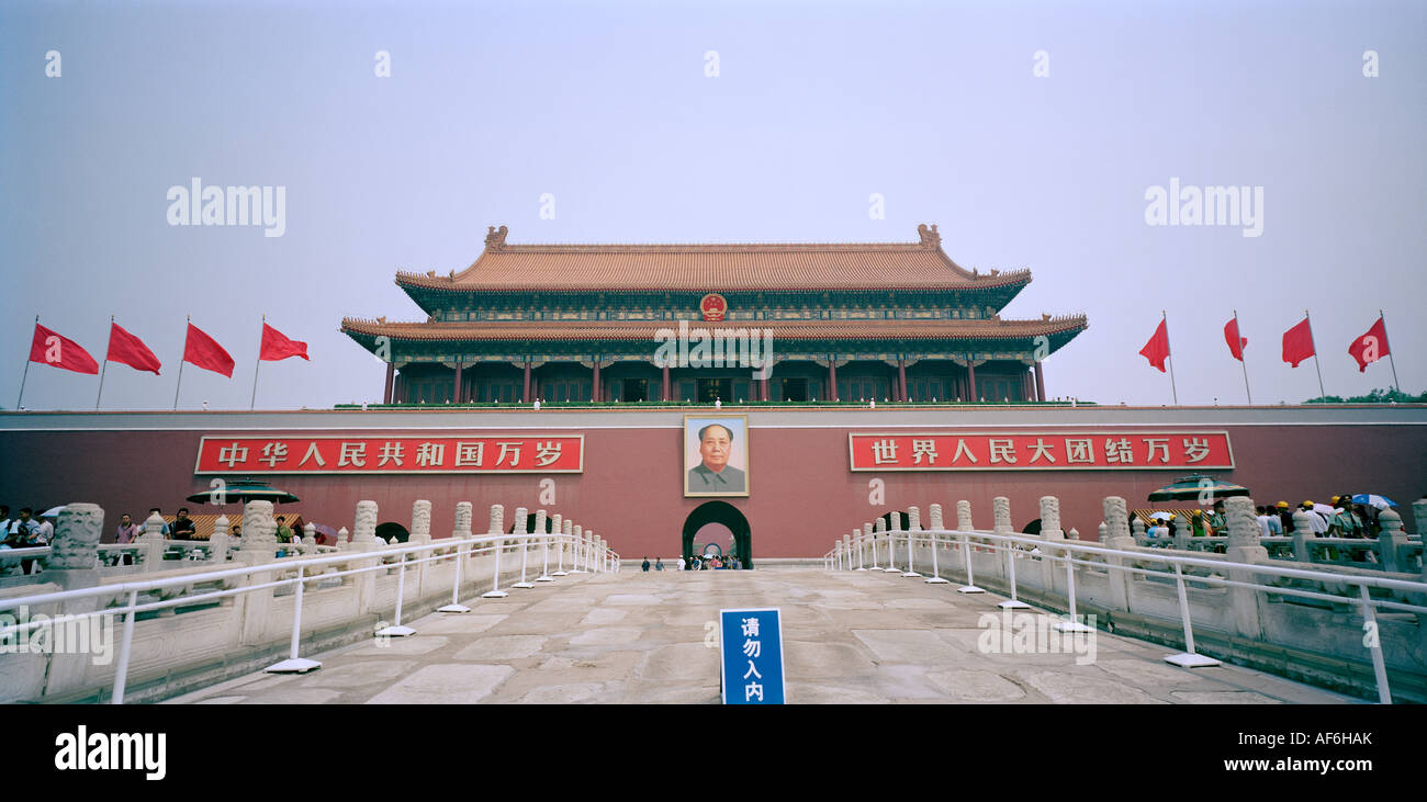 World History Travel. The portrait of Chairman Mao at South Gate ...