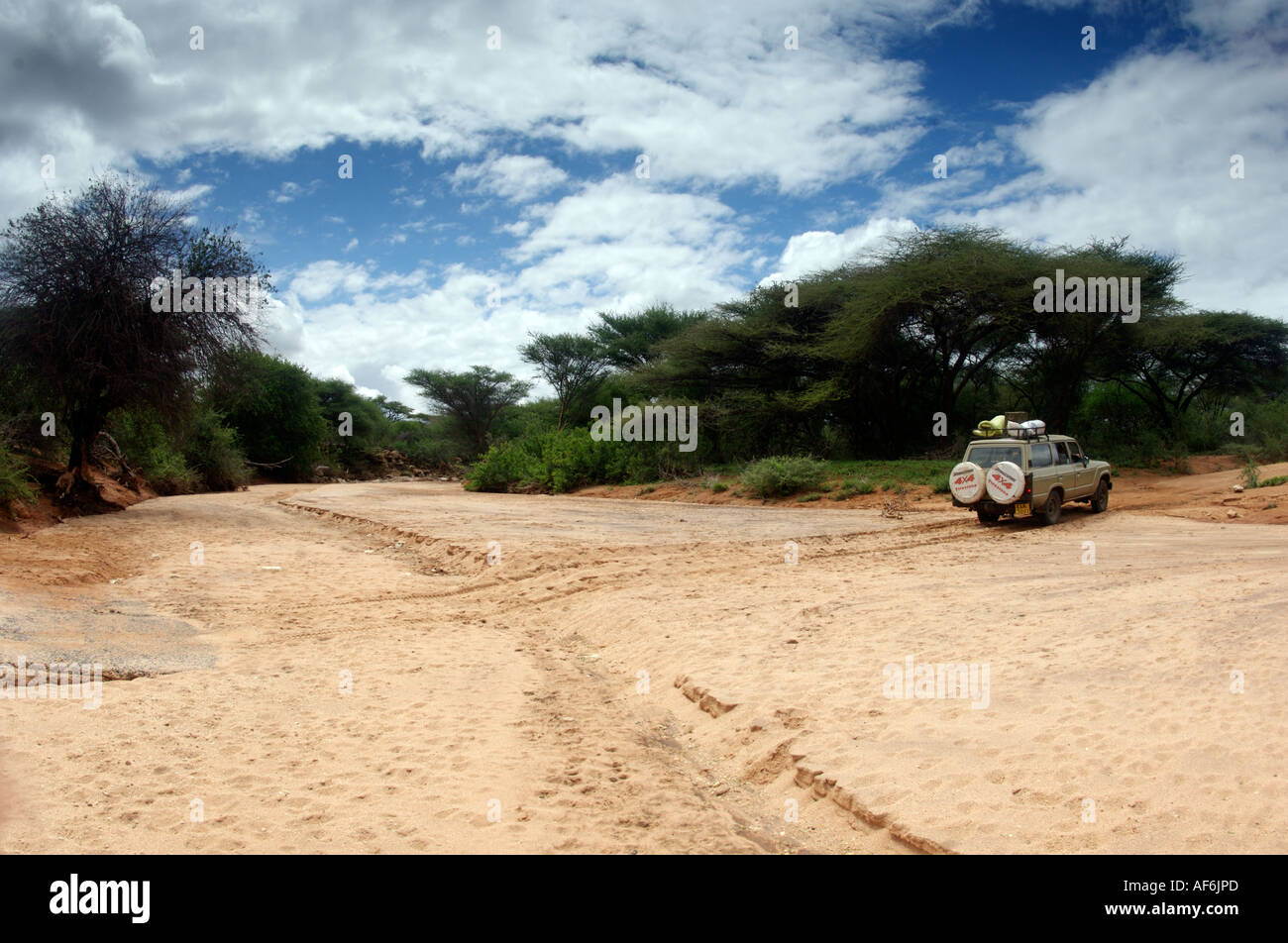 Nomadic Somali tribes using camels to carry their entire houses in ...